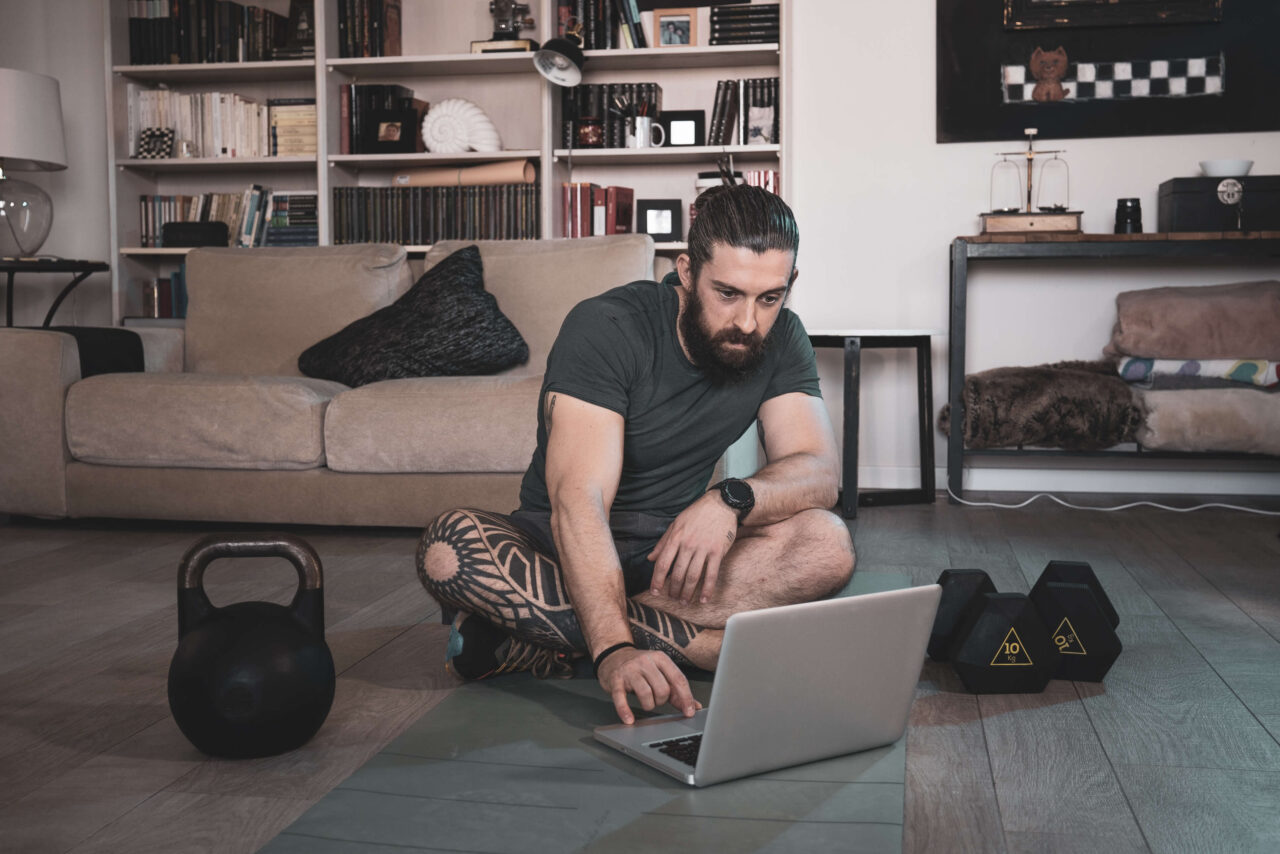 What makes good a CF box? Insights from online communities